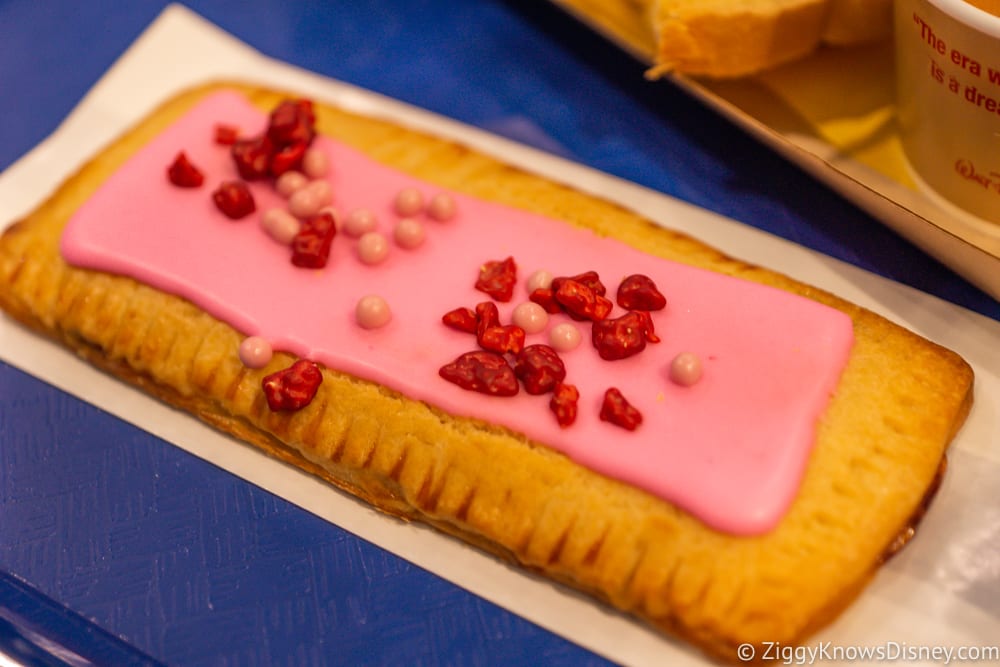 REVIEW: Breakfast at Woody's Lunch Box in Toy Story Land