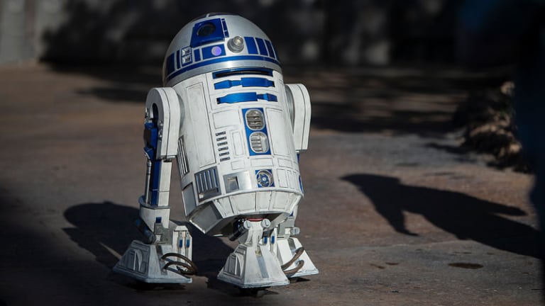 Free-Roaming Droid Now Moving Around Star Wars: Galaxy's Edge