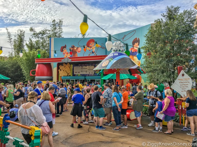 Disney World Mobile Ordering | How to Use It and Tips