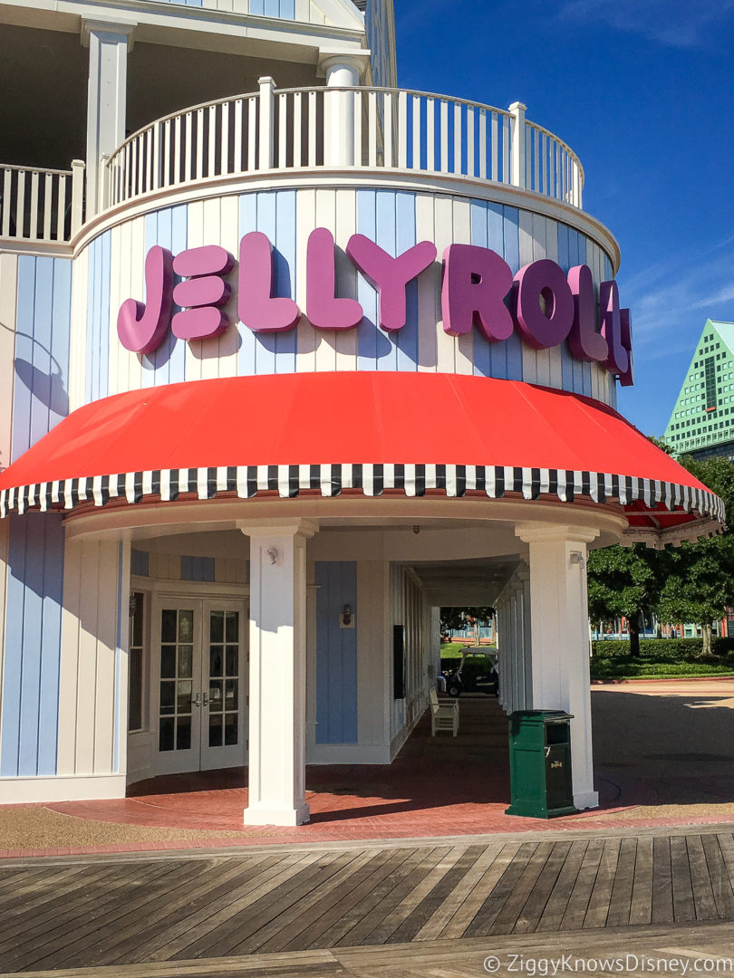 21 Best Disney World Bars & Lounges (What to Drink & Eat)