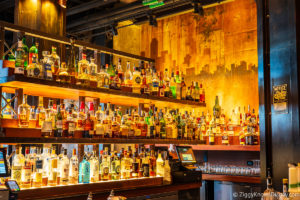 21 Best Disney World Bars & Lounges (What to Drink & Eat)